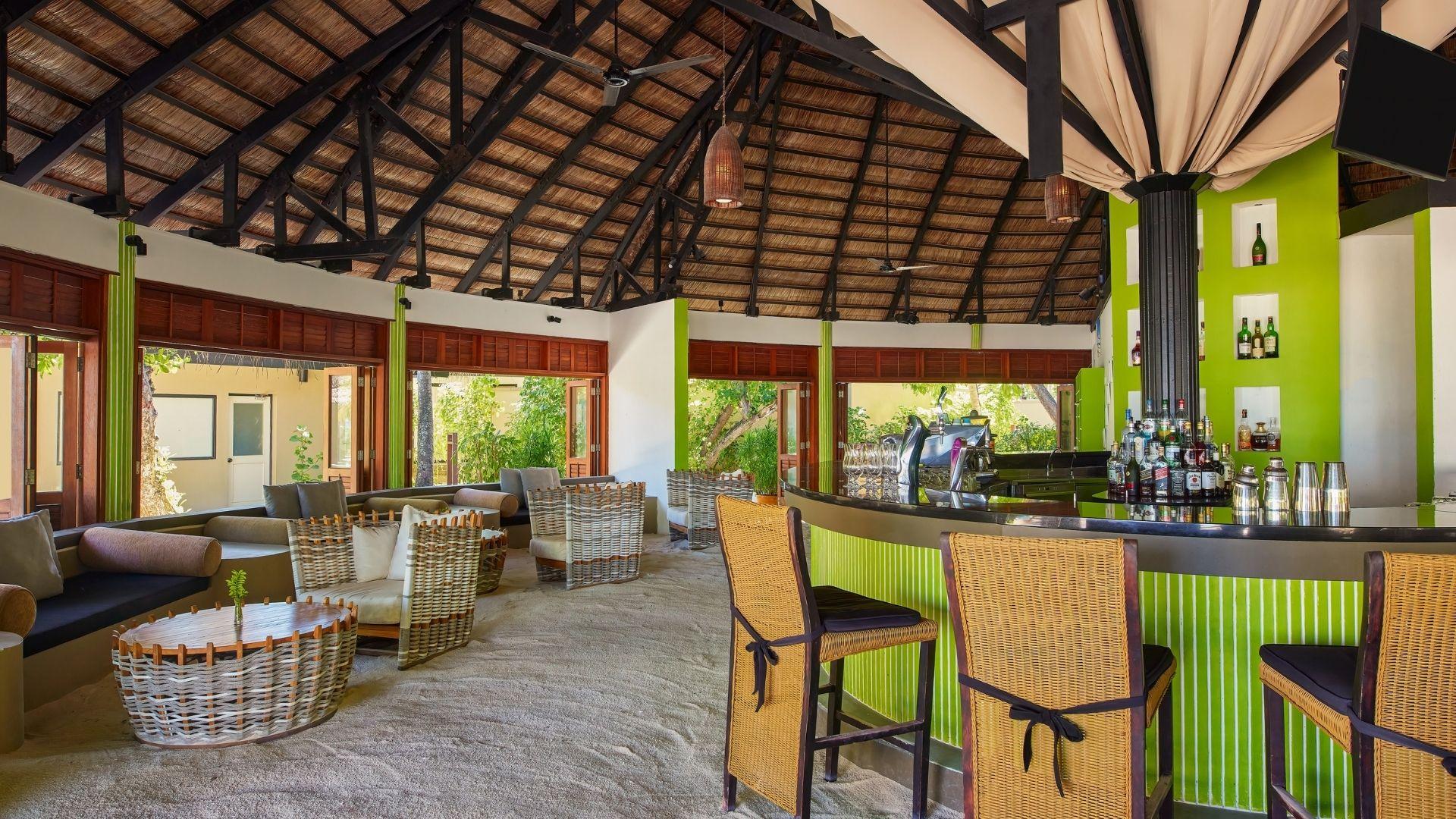 Kuredhi Pool Bar | Angsana Velavaru Resort Maldives