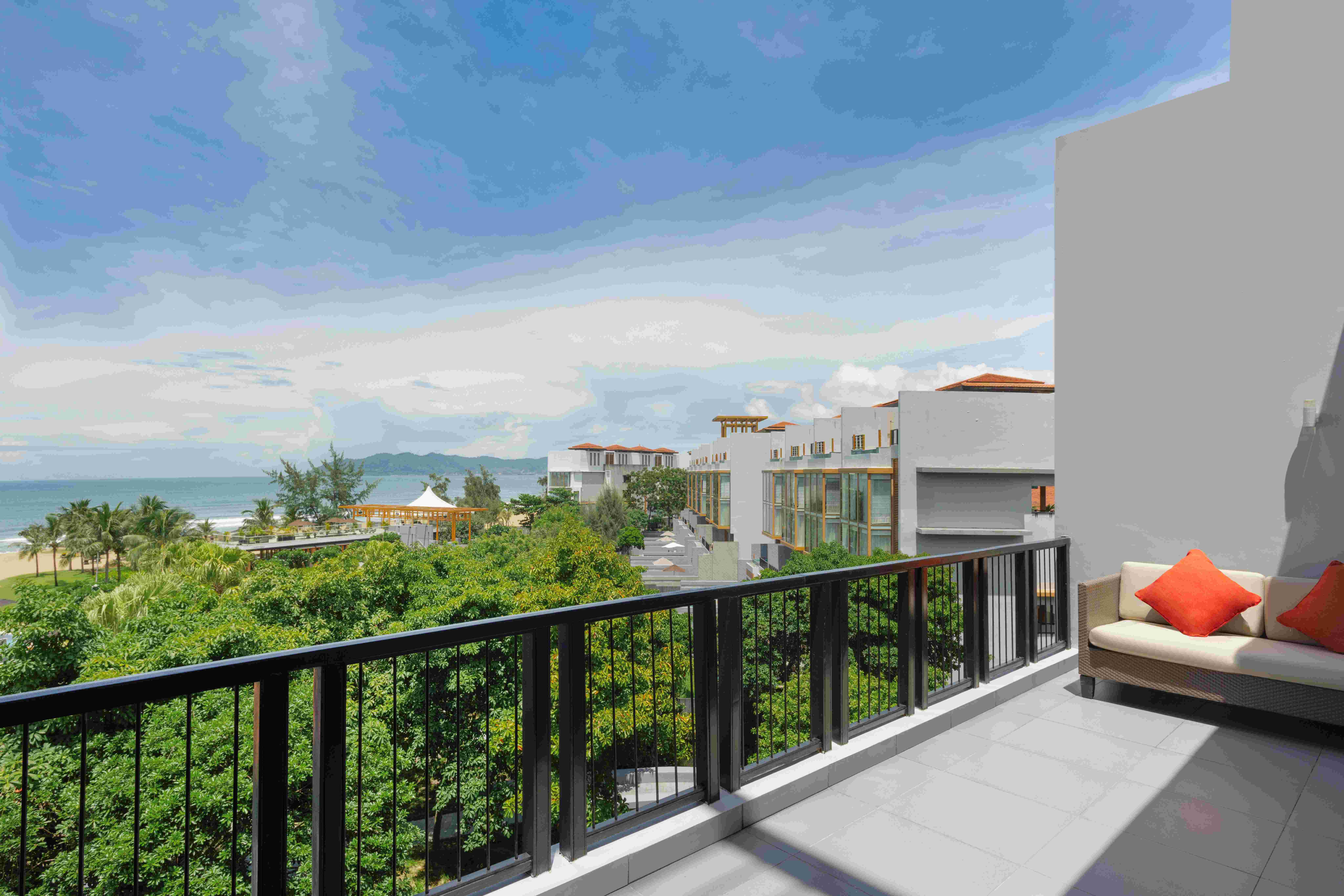 Seaview King Room with Private Balcony | Angsana Lang Co